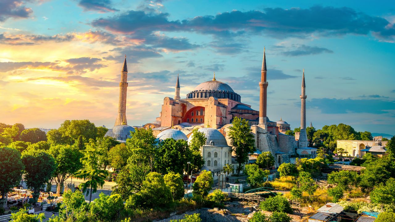 Top Luxury 5-Star Hotels in Istanbul 2025 - Atlas Travels